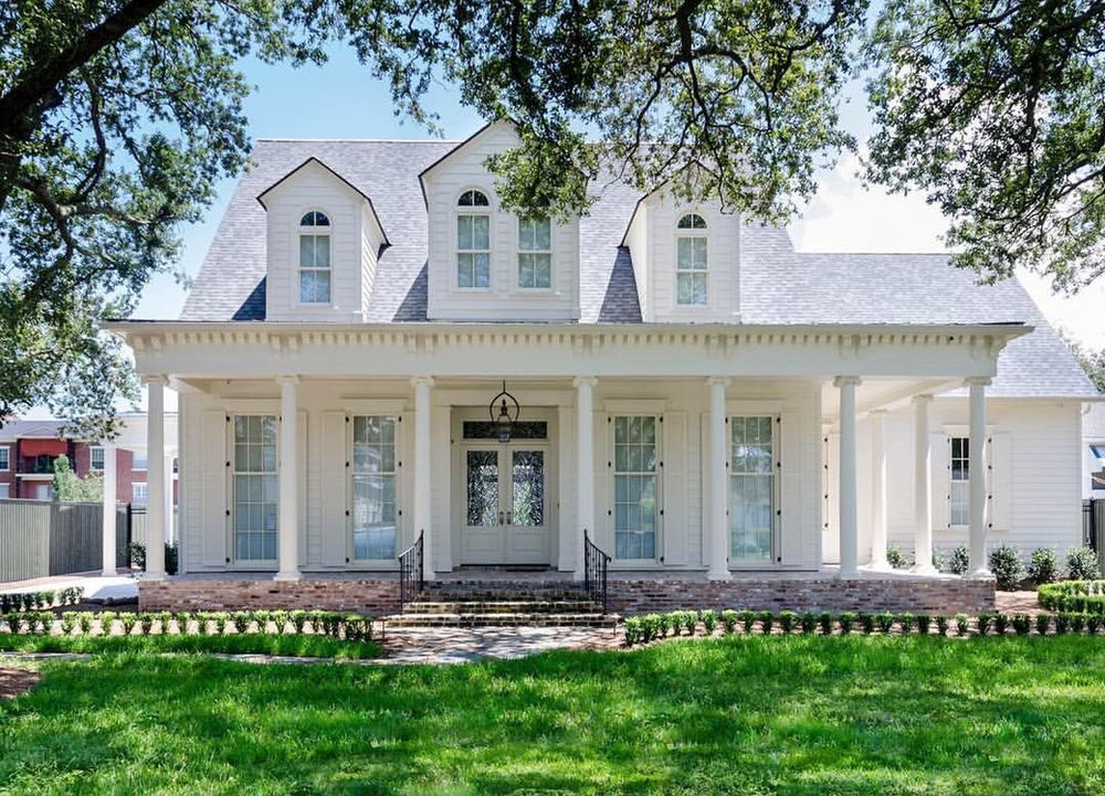 The difference between the popular Colonial and Victorian homes