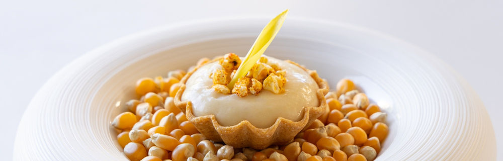 Fine dining corn amuse | Tartelette with polenta foam & lime gel