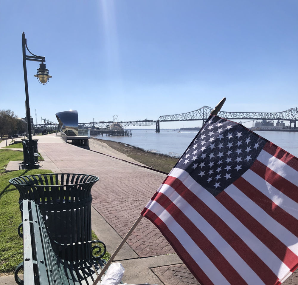 Praying team of 9 gathered on the Mississippi River Levee, Baton Rouge ...