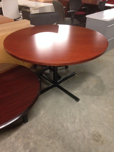 Pre-Owned Round Tables | Discount Office Furniture, Inc.