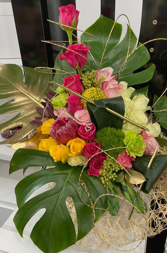 Large Tropical Roses Arrangement | Roses Dorees