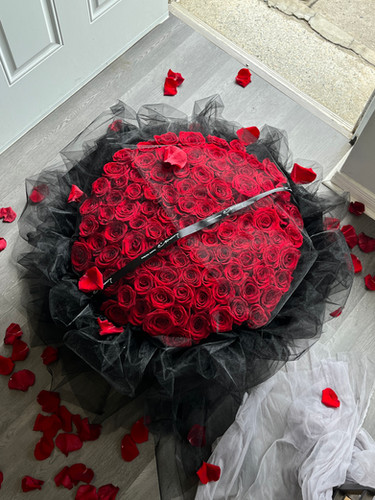 99 Red Roses Bouquet | LUMOSFLOWERS