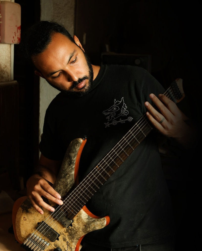 ABOUT US | Xolo Custom Guitars