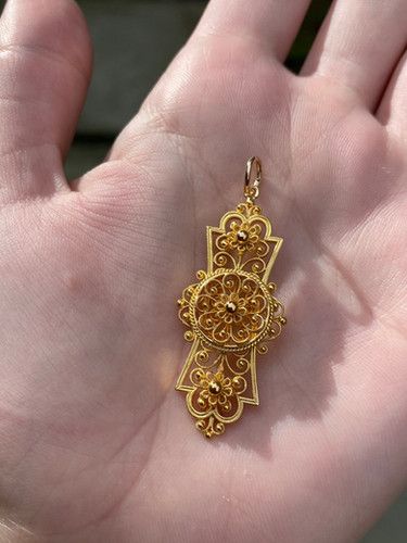 Vintage Solid 22k Gold Openwork Floral Charm - High Karat | Parlay Jewelry