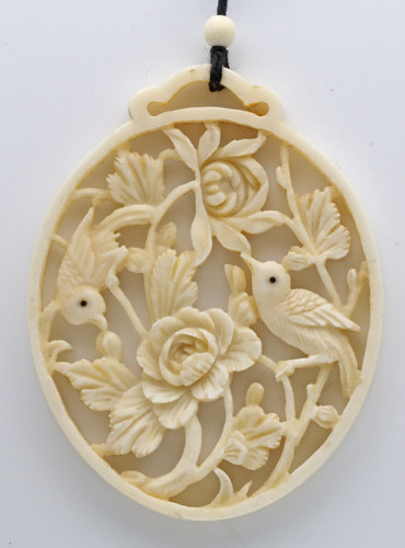 Victorian carved ivory pendant | antiquesinoxford