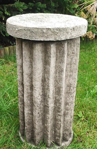 Urn memorial plinth | Hellostone