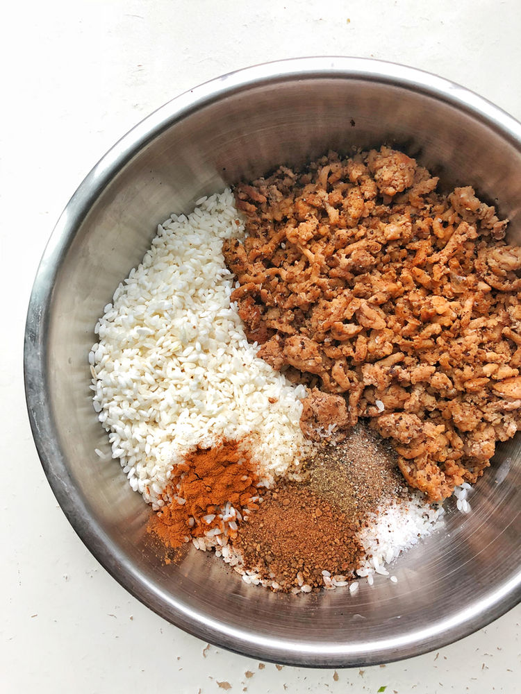 Kousa Mahshi (Stuffed Squash in a Tomatoes Broth)