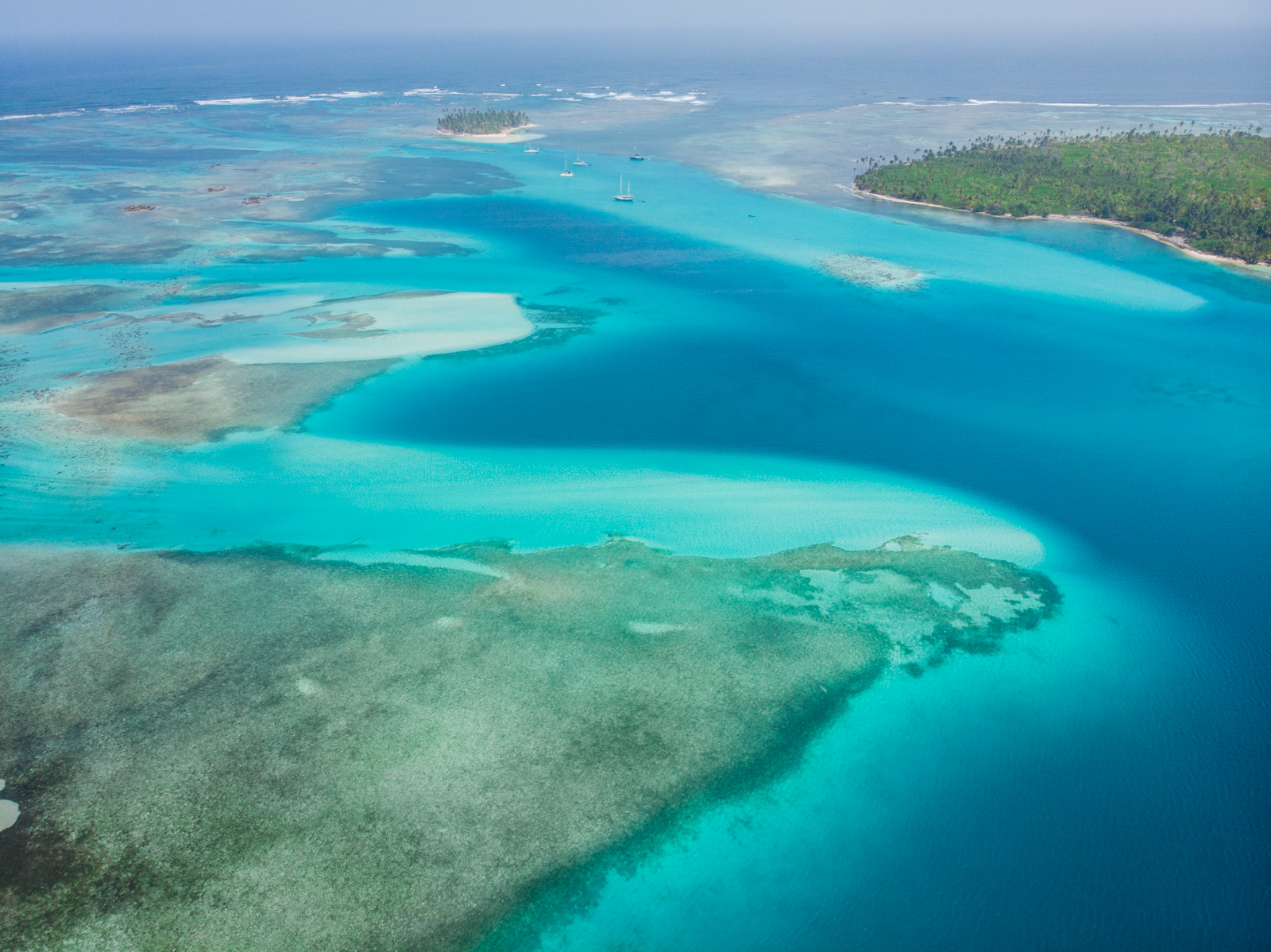 San Blas Islands - Catamarans and sailbots for charter, rent boat