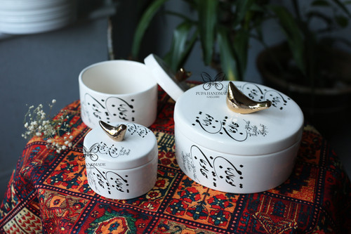 Golden calligraphy bonbon dishes | Pupa Gallery