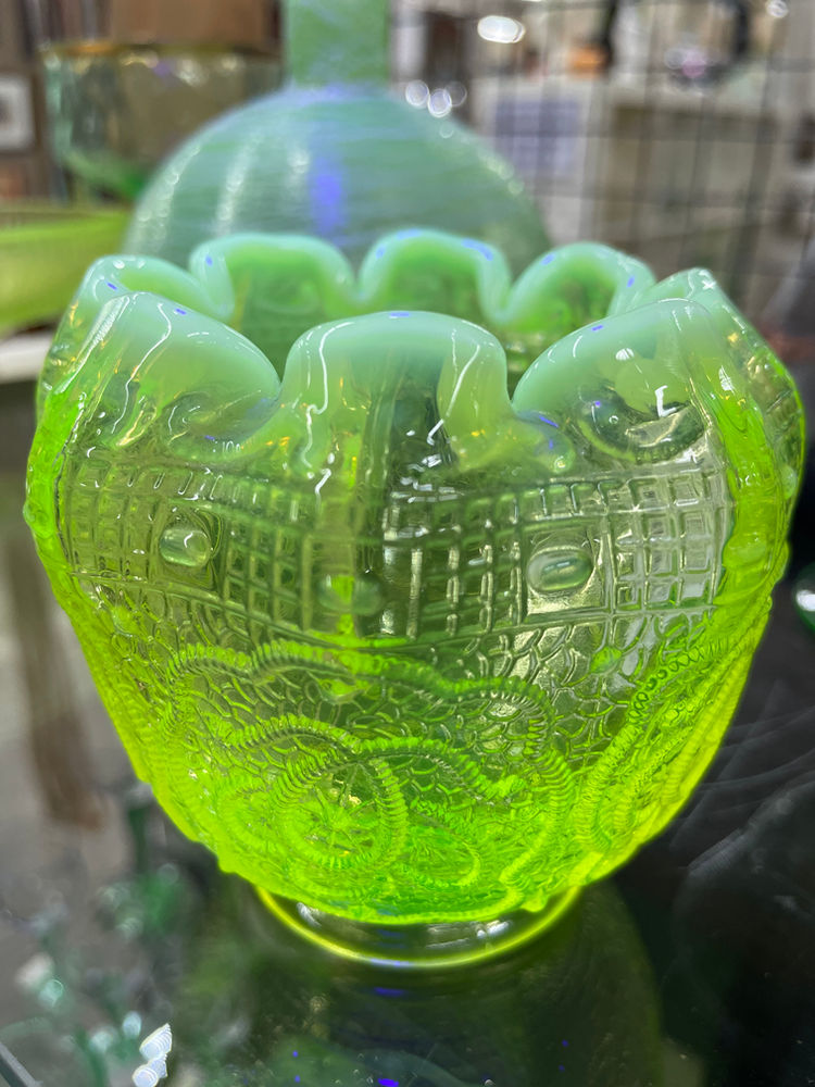 5 Types Of Antique Glass That Are Worth The Hunt
