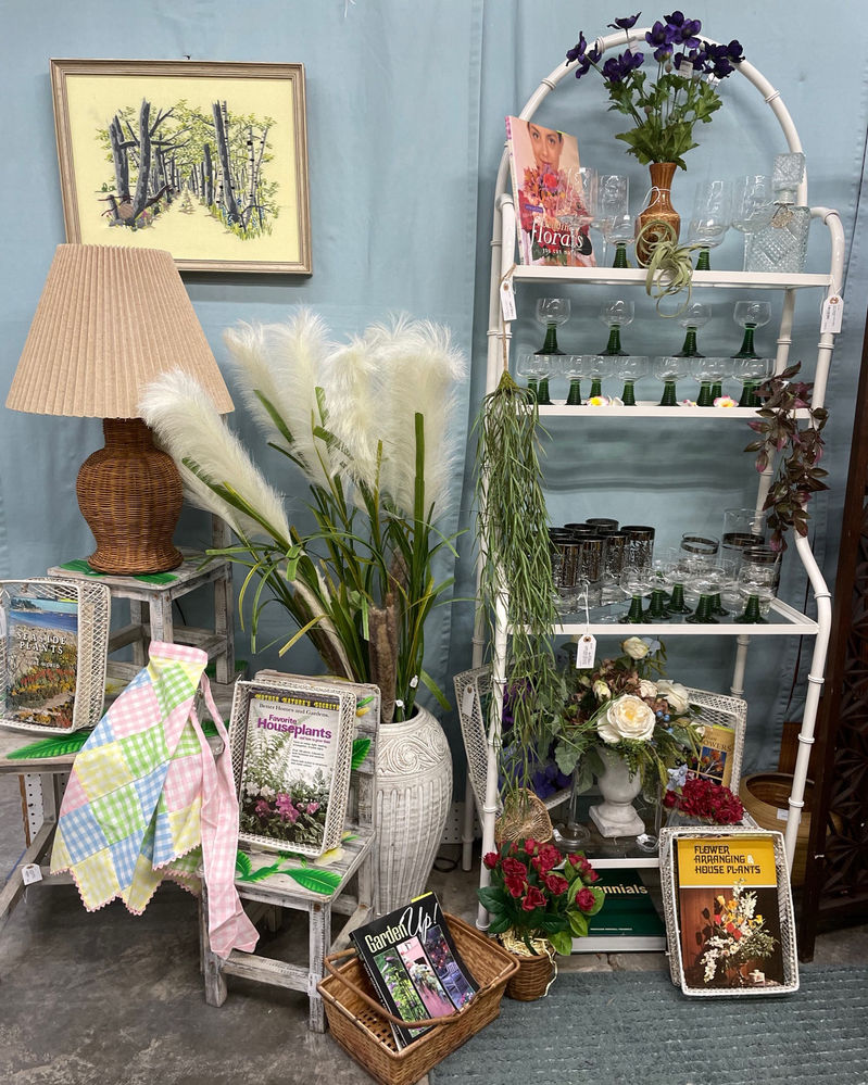 A Guide to Antique Booth Mastery: Everything You Need to Start Selling