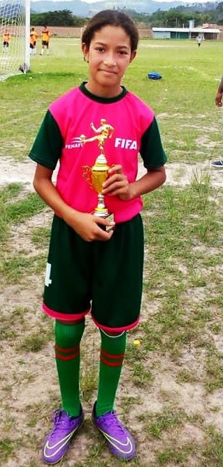 Sofía Salinas: joven portera hondureña que sueña con atajar goles en encuentros deportivos en ...