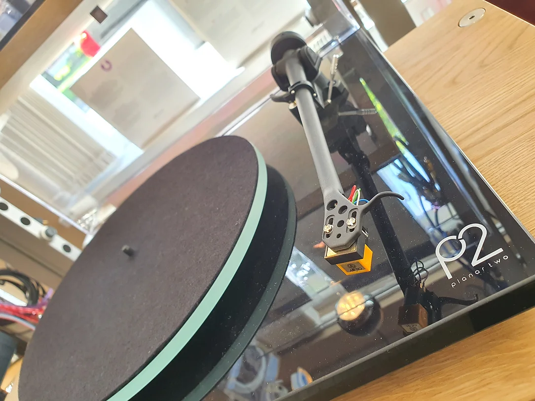 Rega Planar 2 Plattenspieler | Fein Fidelity