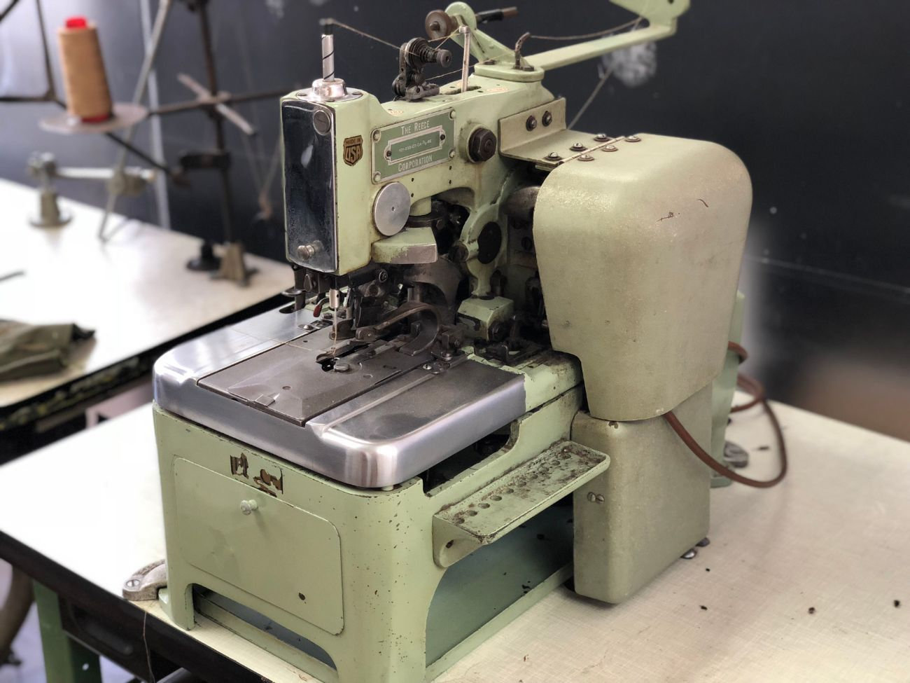 REECE 101 Boutonnière à œillet