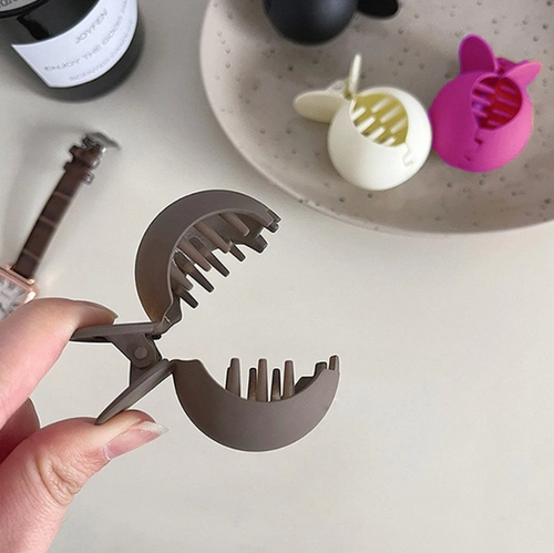 Matte Spherical Hair Claw | pretty-woman