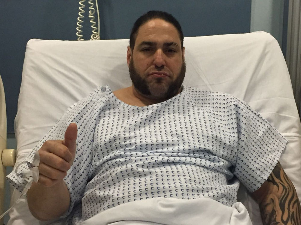 UPDATE: Ricky Banderas en recuperación luego de cirugía en sus rodillas