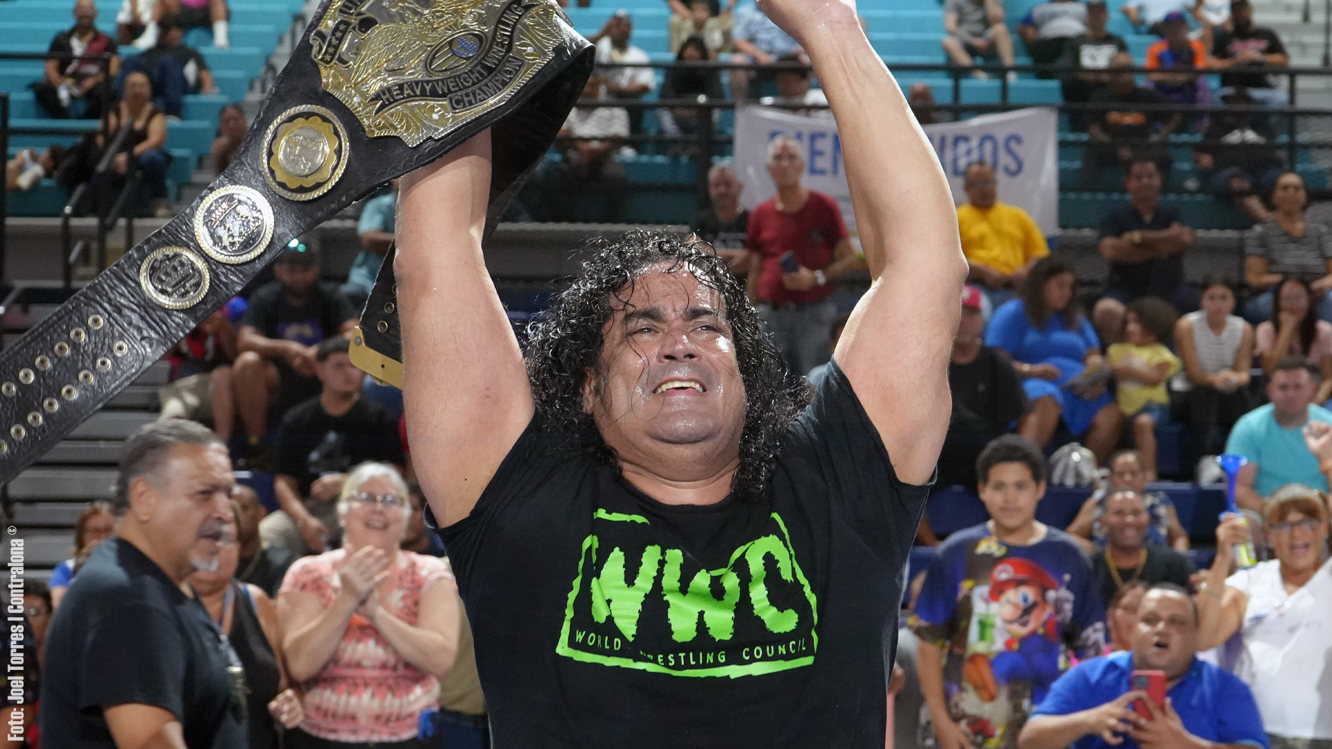 Ray González muestra interés por el Mega Campeonato de AAA World Wide