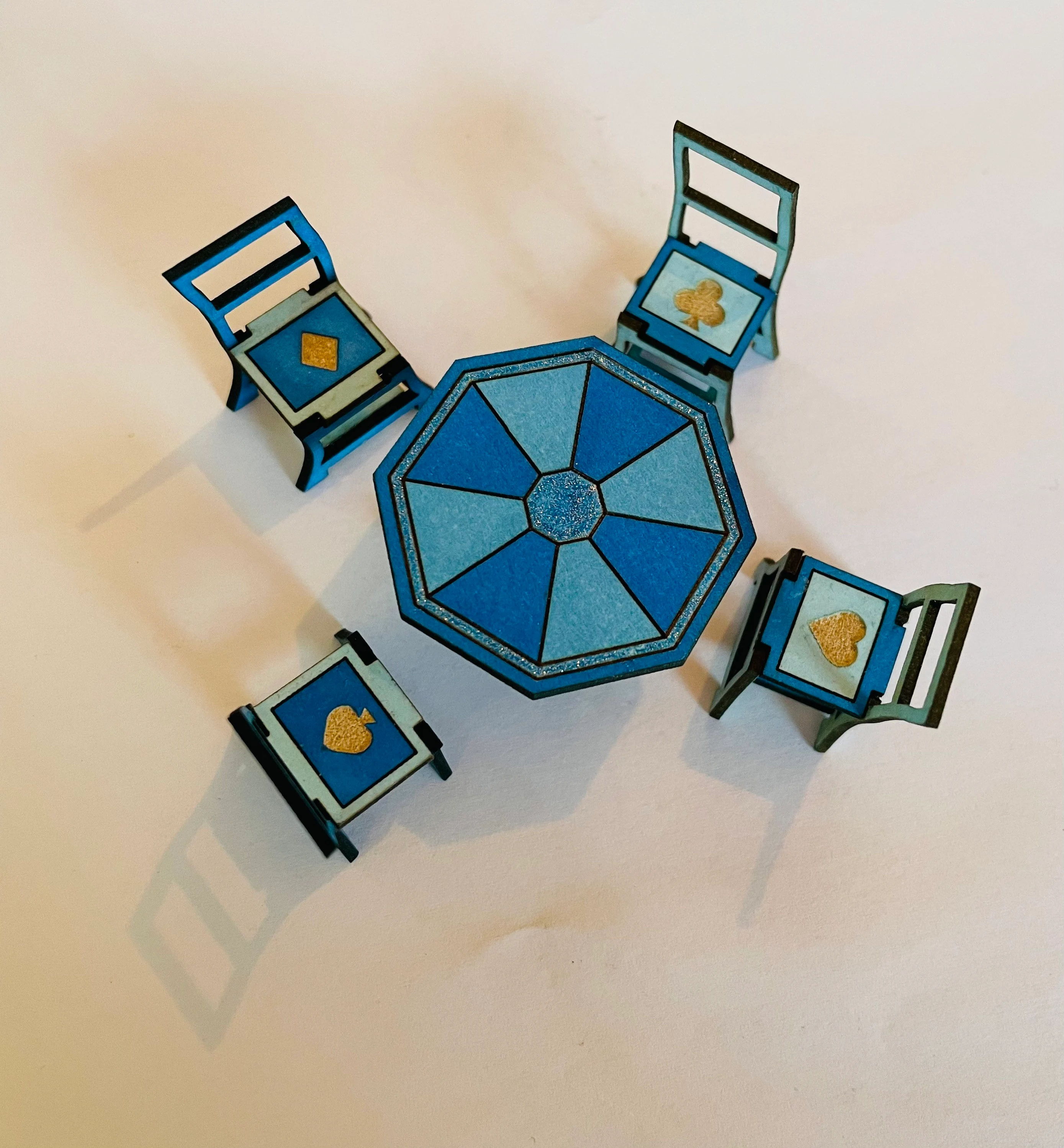 1/48th kit Wonky Wonderland gaming table and 4 chairs, quarter scale ...