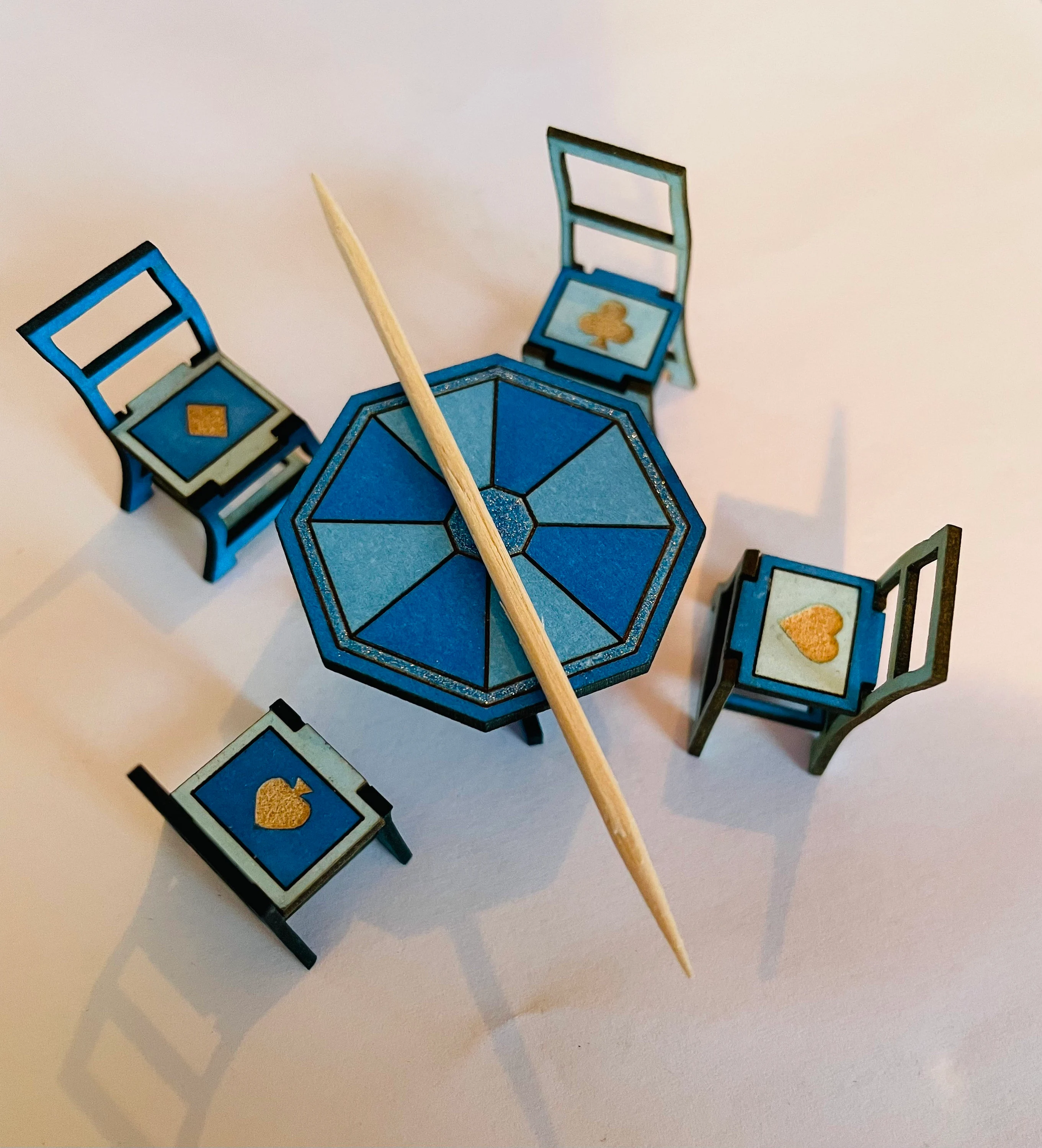 1/48th kit Wonky Wonderland gaming table and 4 chairs, quarter scale ...