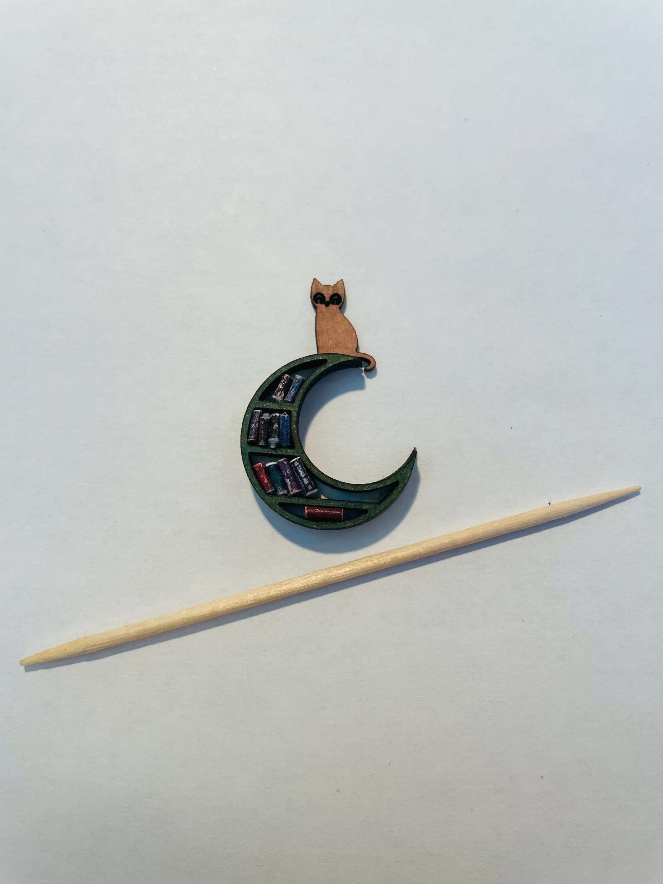 1/48th kit, cat crescent moon wall shelf, quarter scale | Raptoor Crafting