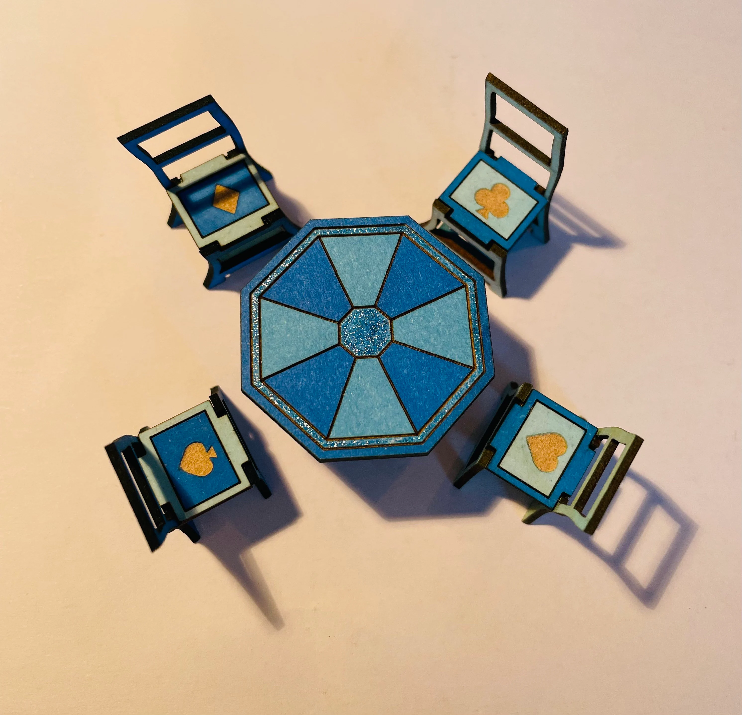 1/48th kit Wonky Wonderland gaming table and 4 chairs, quarter scale ...