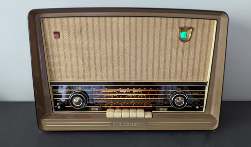 1956 Philips/Norelco B5X68A Tube Radio | Old Radio Garage