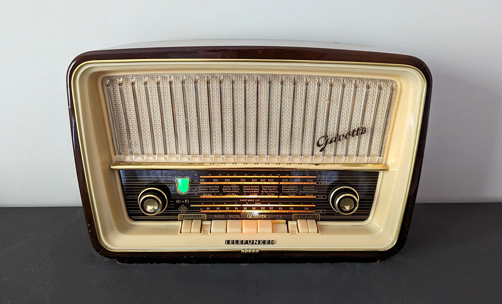 BEAUTIFUL 1958 TELEFUNKEN Gavotte Model 8U German Tube Radio | Old ...