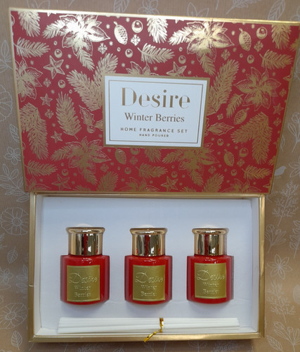 Red Winter Berries Diffuser Set | Welsh Herbs