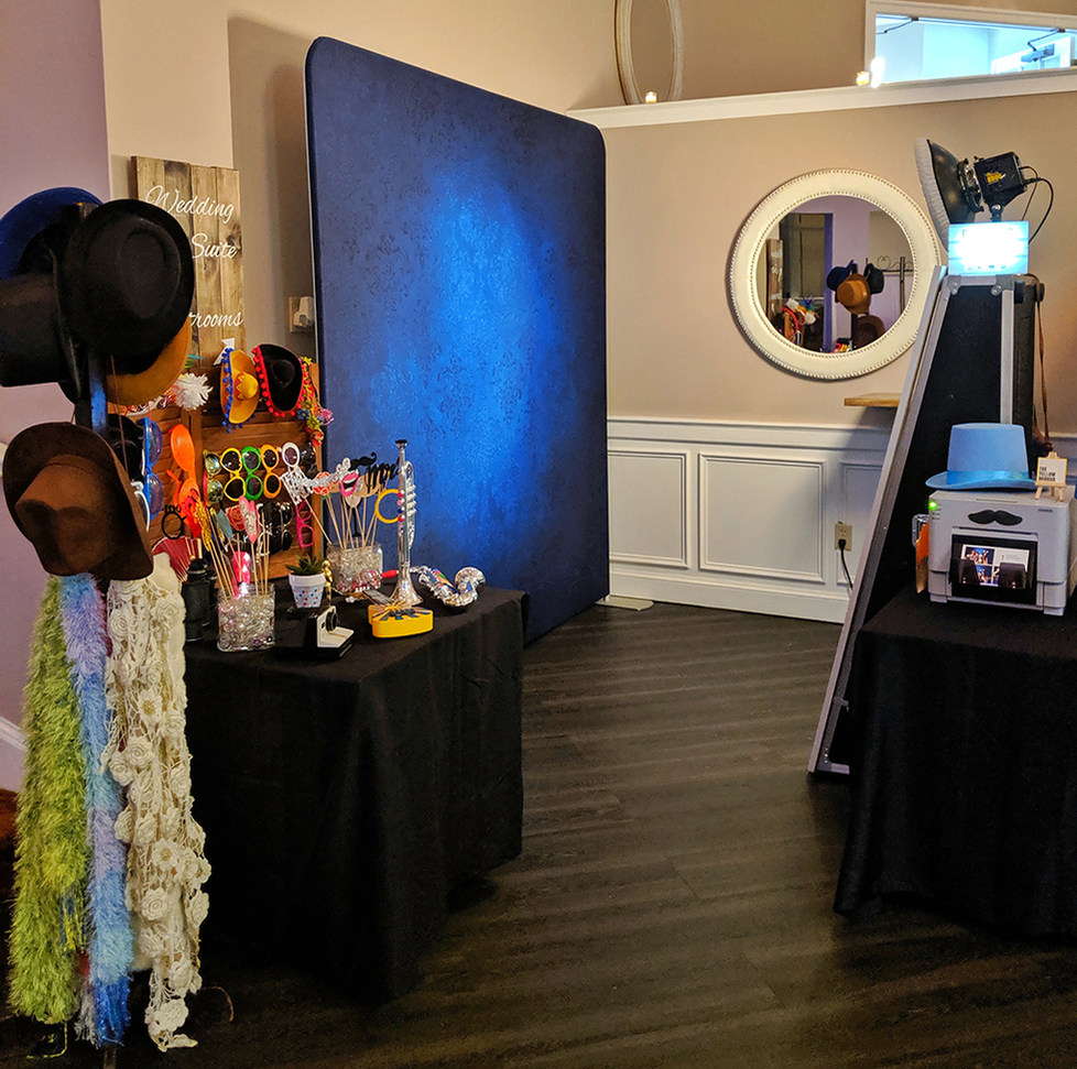 The Yellow Mirror Photo Booth | Mirror Booth