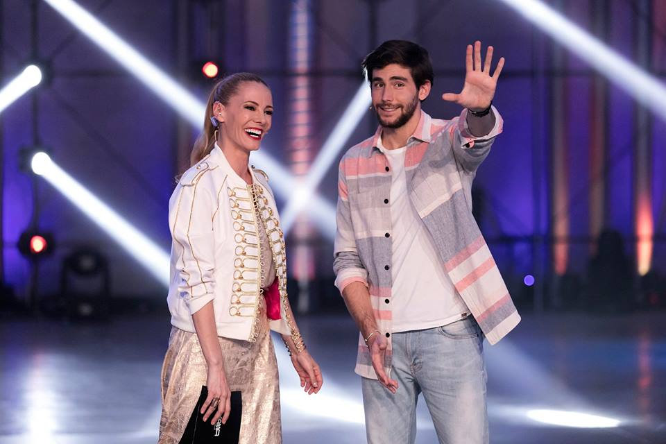 Alvaro performed his hit La Cintura on the Spanish TV show Fama a ...