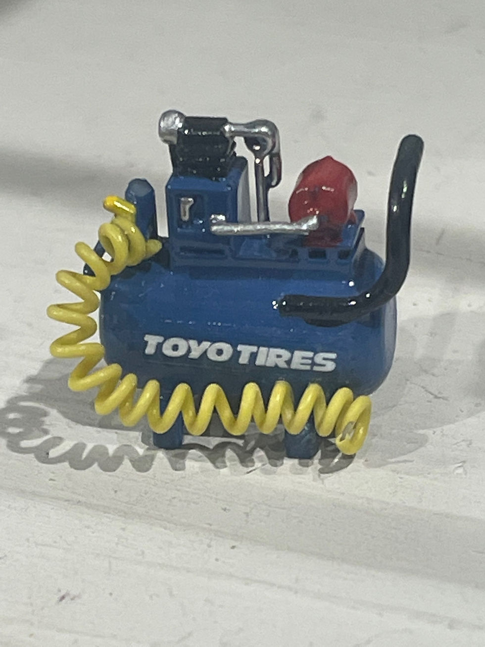 1/64 Deluxe small air compressor | Justin Displays
