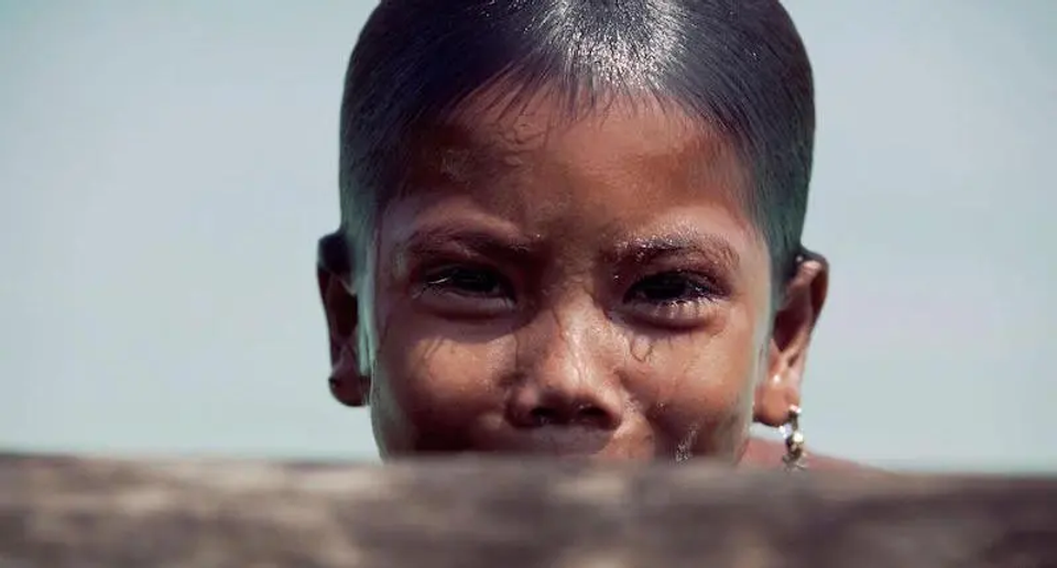 Los moken, la tribu donde los menores mutaron para poder ver debajo del mar