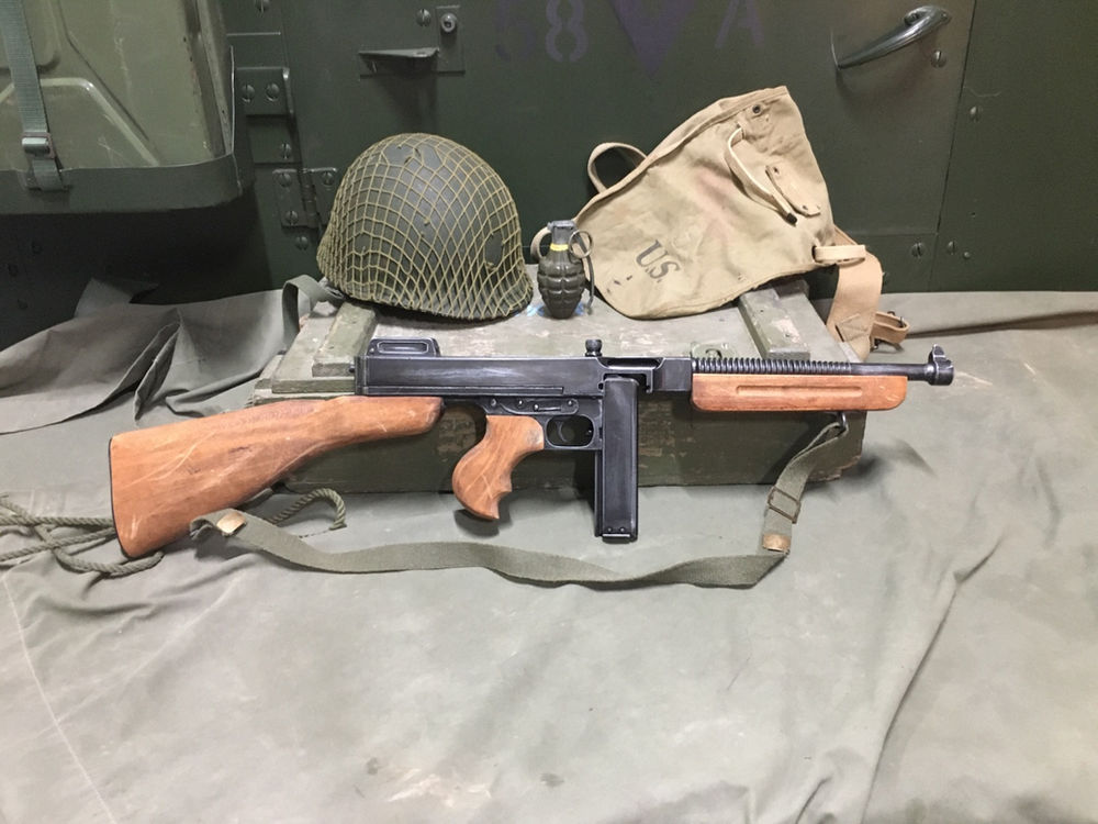 Replica Submachine Spotlight: The Thompson / Tommy Gun SMG by Denix