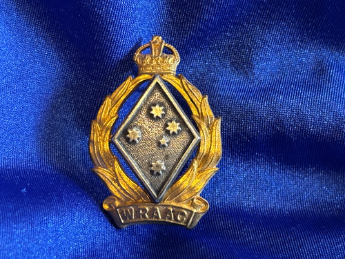 WRAAC Vintage Bi Metal Hat Badge (M32) | sabremilitaria