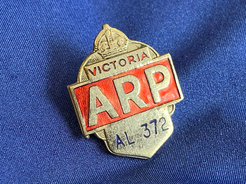 WW2 Victoria ARP Badge (113) | sabremilitaria