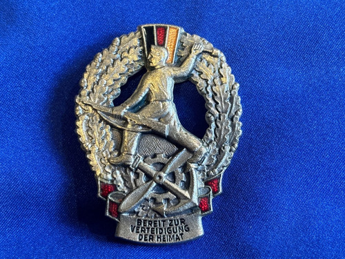 DDR / East German Homeland Defence Badge (G583) | sabremilitaria