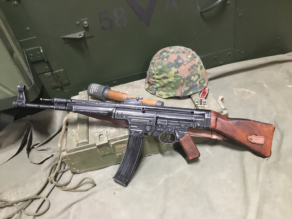 Replica Assault Rifle Spotlight: The WW2 German StG44 / MP44 by Denix.