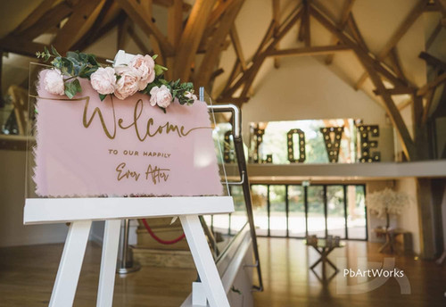 Welcome sign with easel | Perfectly Unique