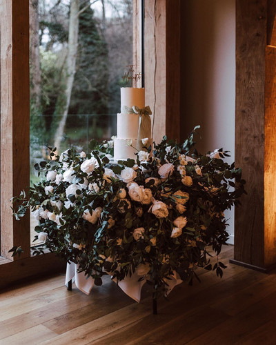 Cake table skirt | Perfectly Unique