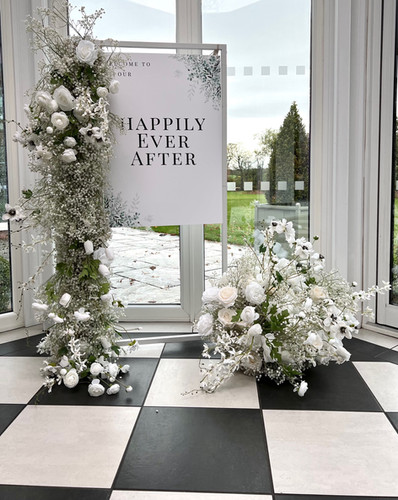 Graceful welcome sign | Perfectly Unique