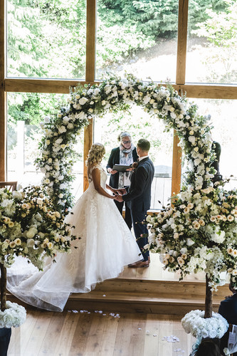 Evergreen arch | Perfectly Unique