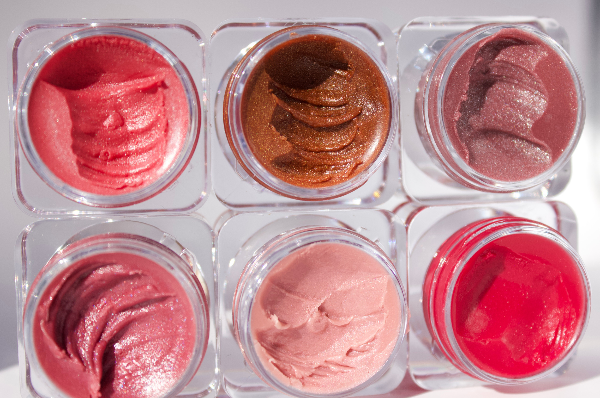 One makeup product for lids, lips, and cheeks. Free of synthetic dyes ...