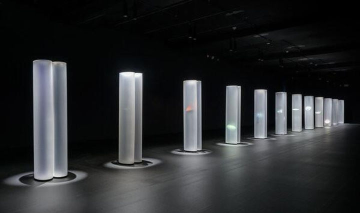 HELEN PASHGIAN: WHERE GLASS, LIGHT AND SPACE PLAY PEEK-A-BOOK