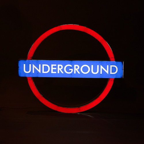 Insegna luminosa underground Londinese | Nipper