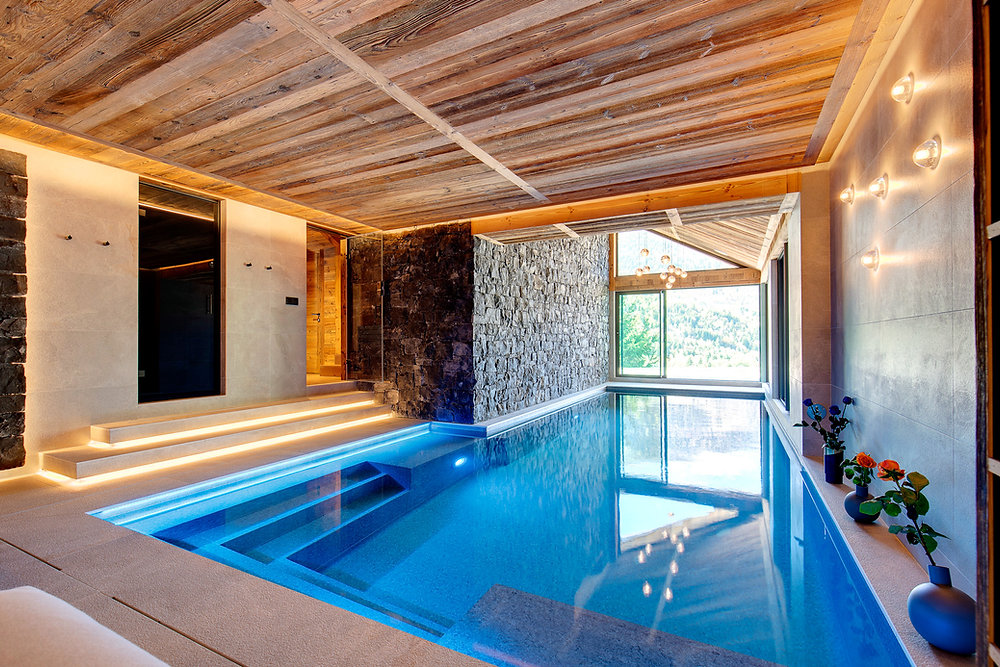 Rent a luxury chalet with pool in Méribel