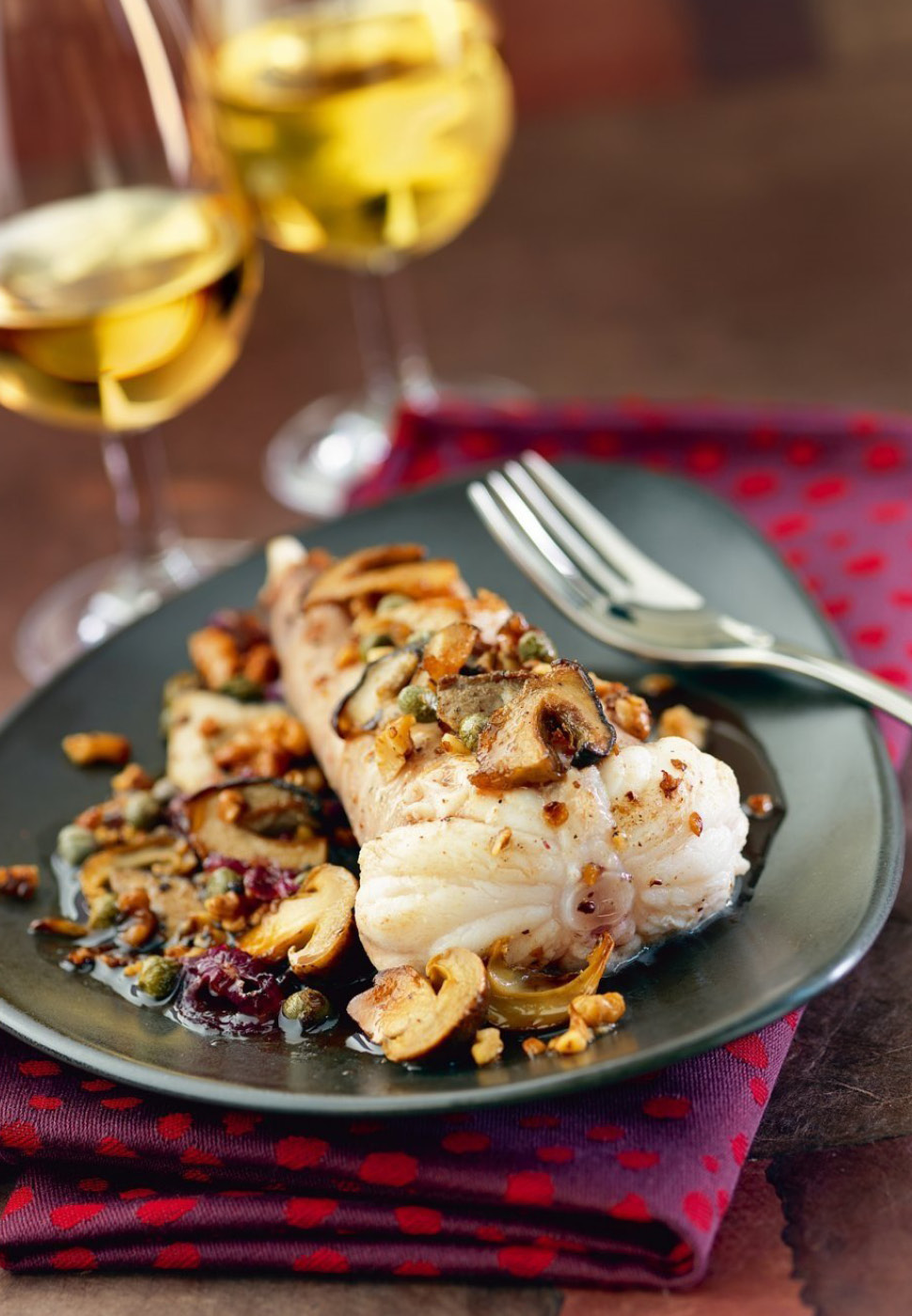 Recipe of the breaded monkfish with porcini mushrooms and walnuts | Le ...