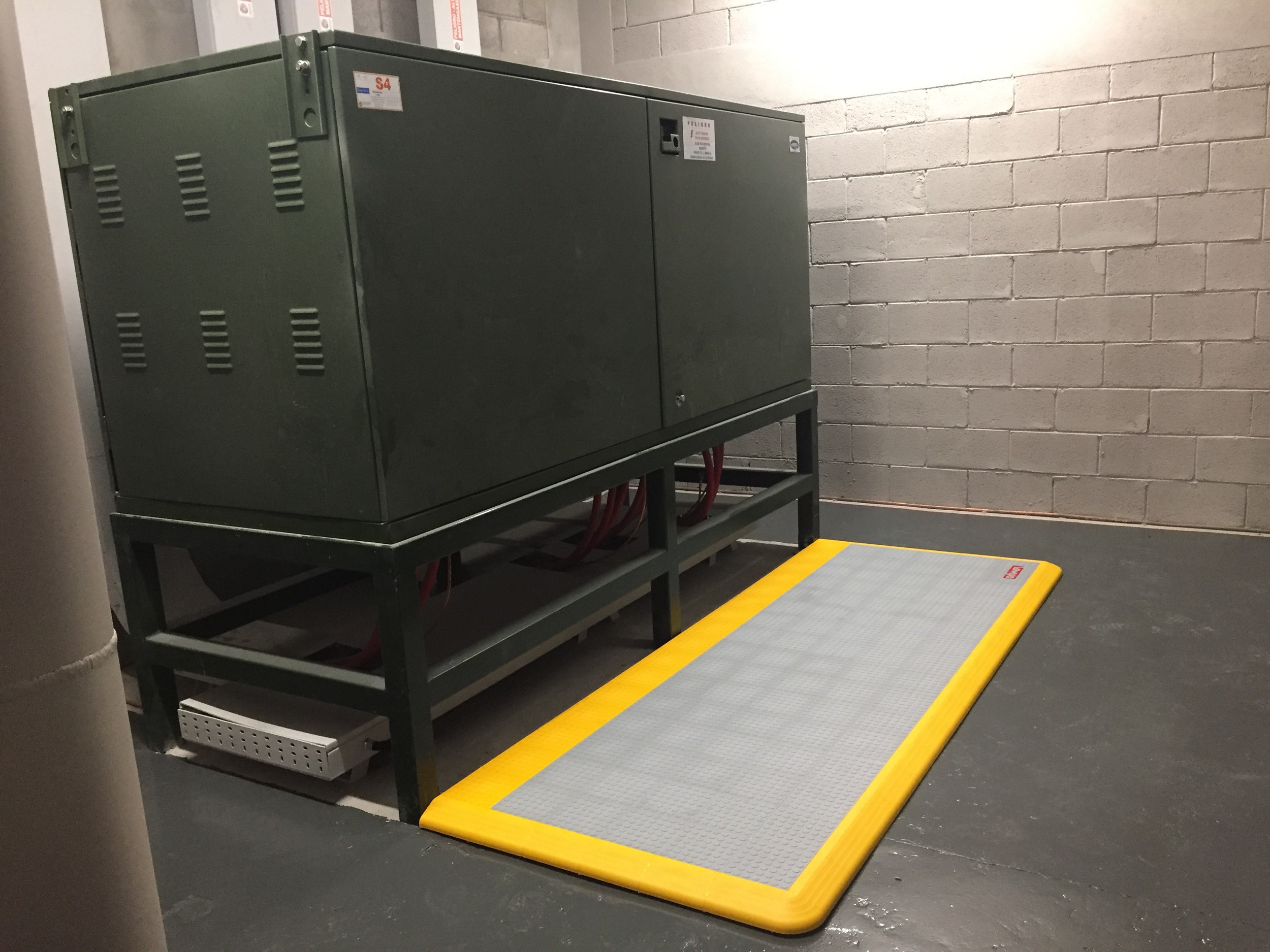 Piso Dielectrico | DYFIMSA