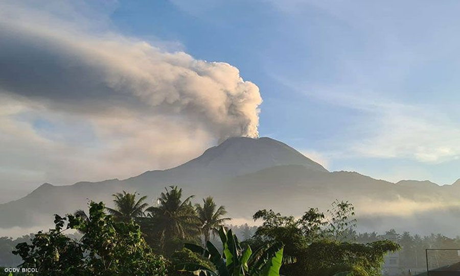 Another phreatic eruption occurs at Bulusan Volcano