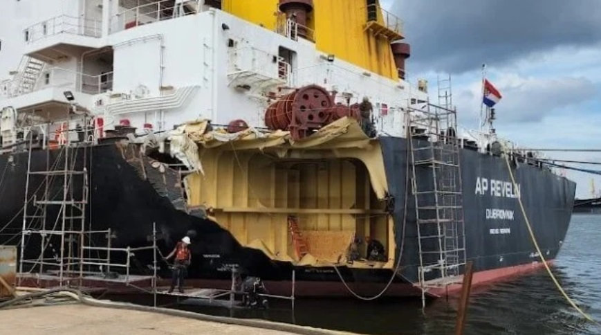Collision-Damaged Bulker Repaired in 35 Days