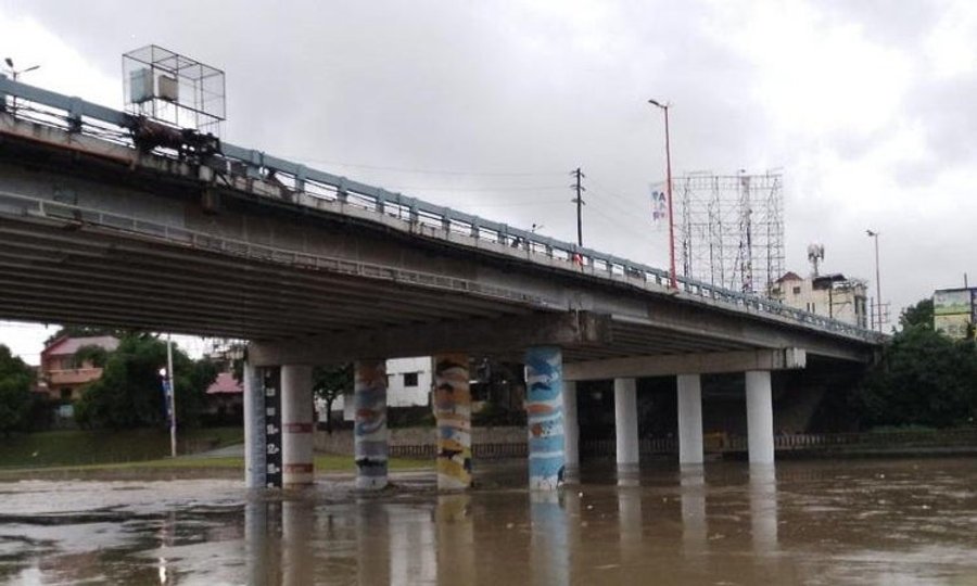 First alarm raised as Marikina River water level rises